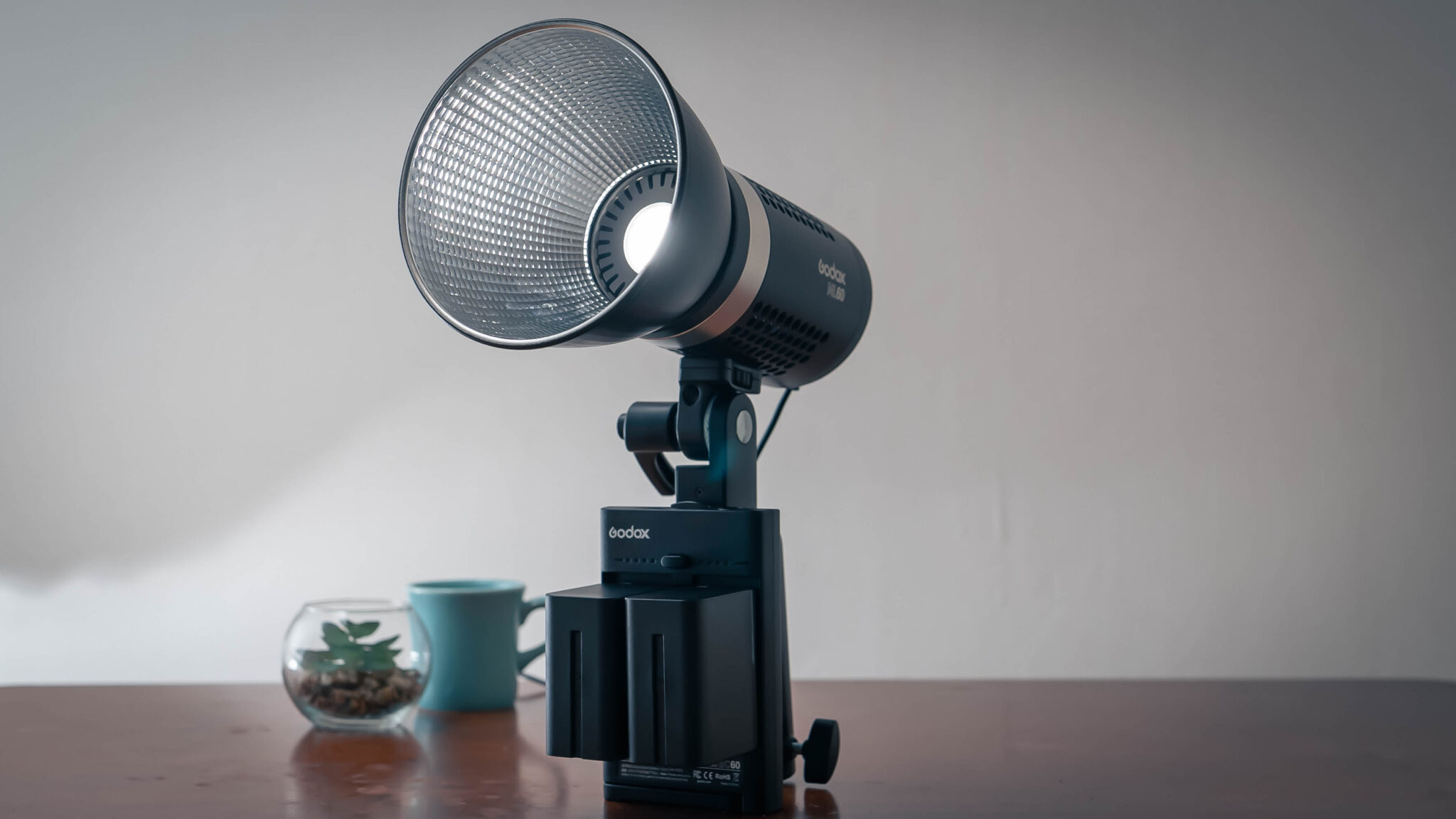 初めて買う照明はGodox ML60で正解？実践レビュー&キット紹介 | Indieemotion